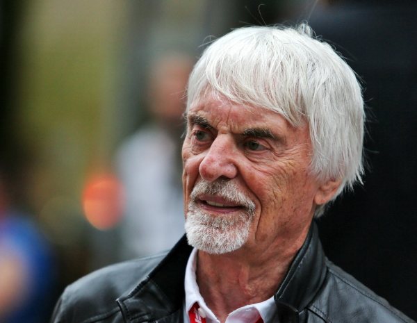 Ecclestone se hace con una colección sobre Ferrari creada por Mark ...